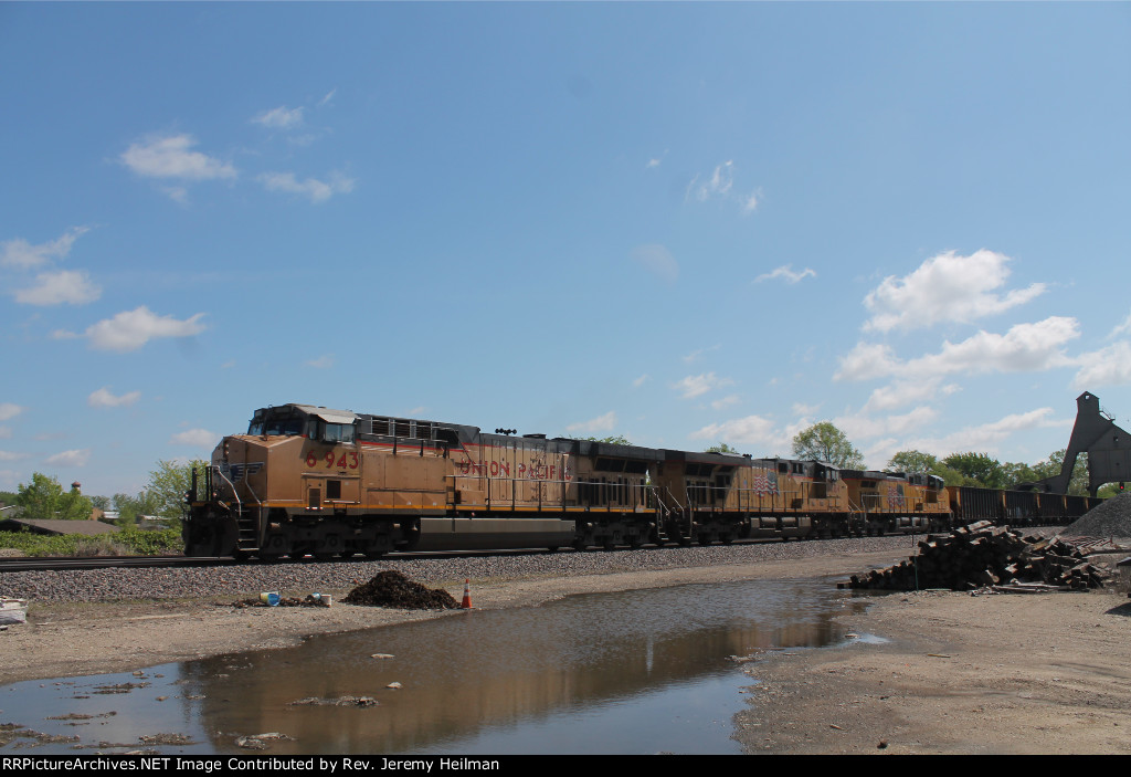 UP 6943 & others (3)